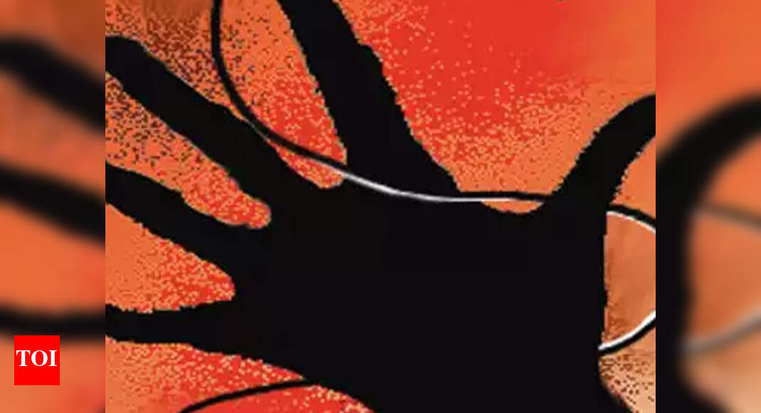 Lineman electrocuted while fixing electric pole | Ghaziabad News ...