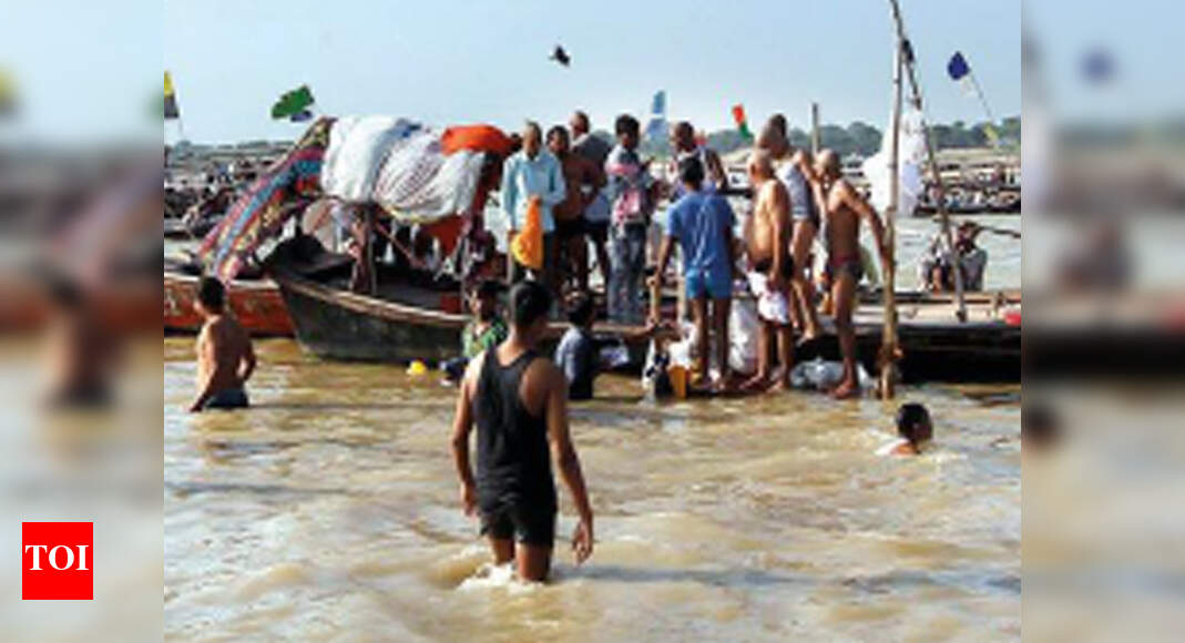 Rivers swell, flood threat in twin districts | Lucknow News - Times of ...
