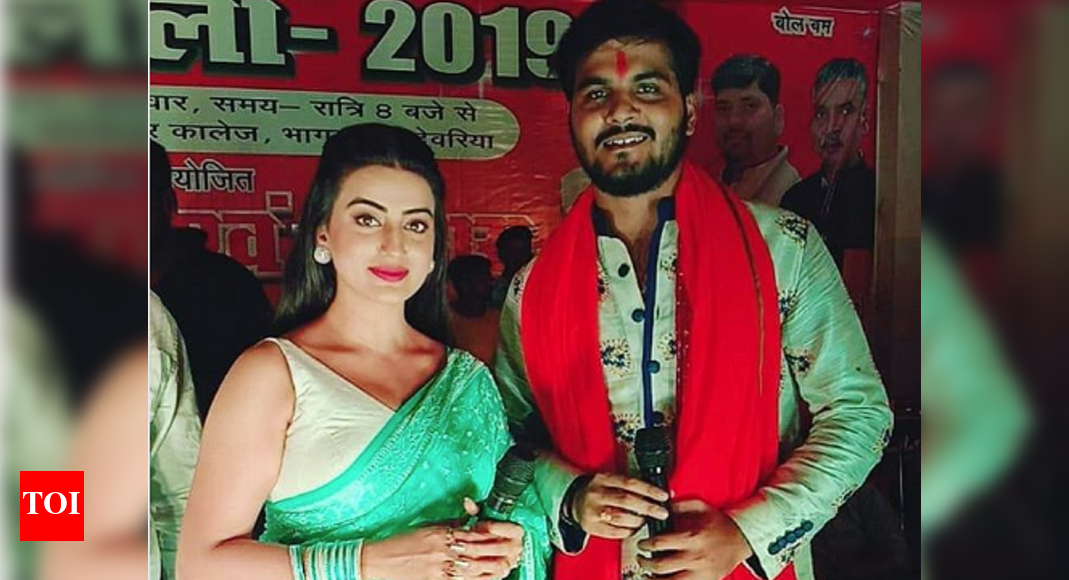Photo: Arvind Akela Kallu shares a stage with Akshara Singh in Bhagalpur | Bhojpuri Movie News ...