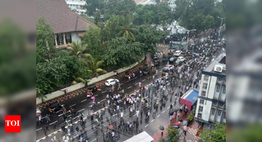 University College row: Students' organisations protest in front of ...