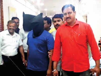 Pune: Three ‘Koyta’ gang members wanted for 30 robberies held | Pune News - Times of India