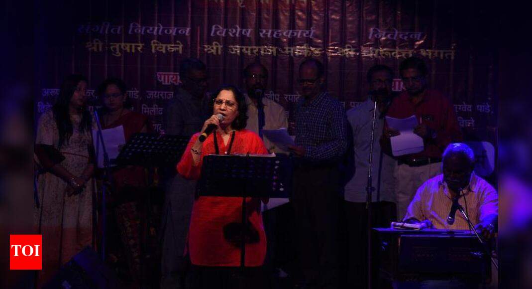Chorus singers add colour to music show, entertain audience | Nagpur ...