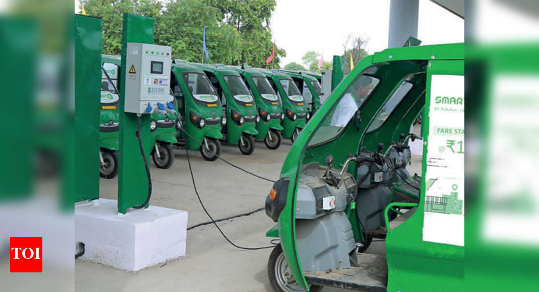 Delhi Metro goes the extra mile with e-rickshaw services of its own ...