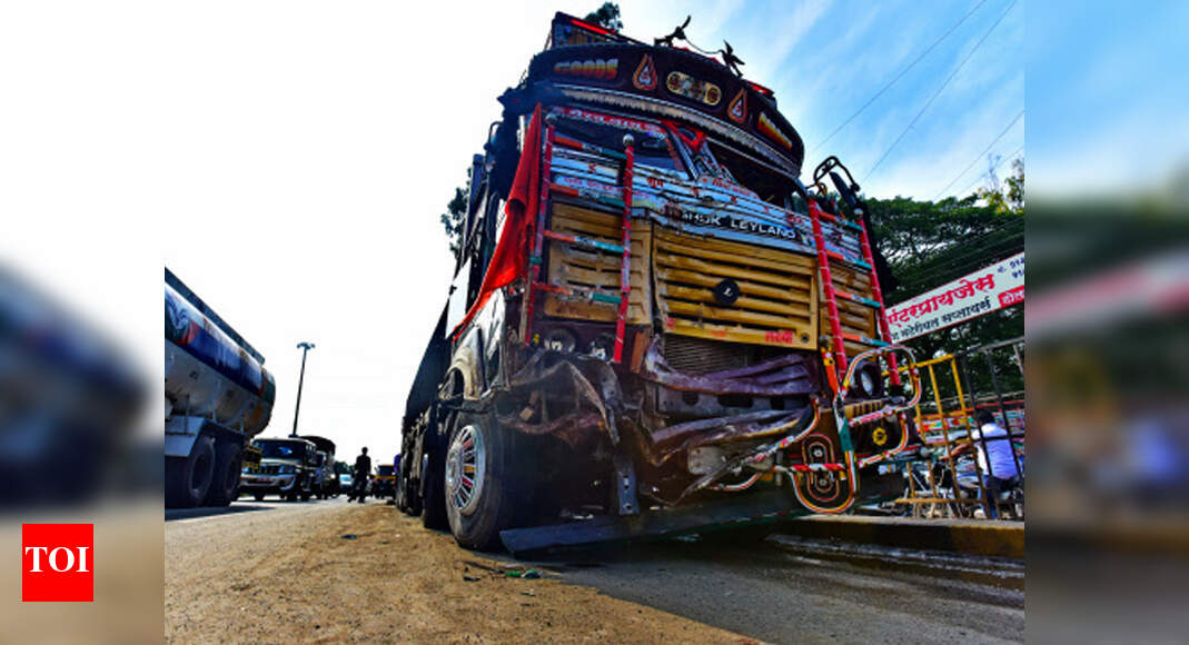 Pune accident: Sight of cousin in mangled vehicle shocks Yavat man ...