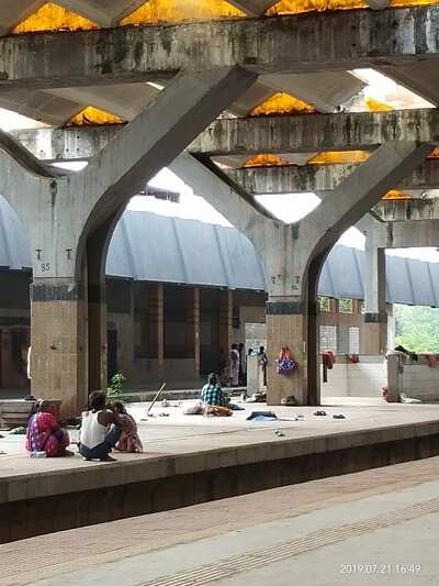 Encroachment at platform no 5 and six at Juinagar - Times of India