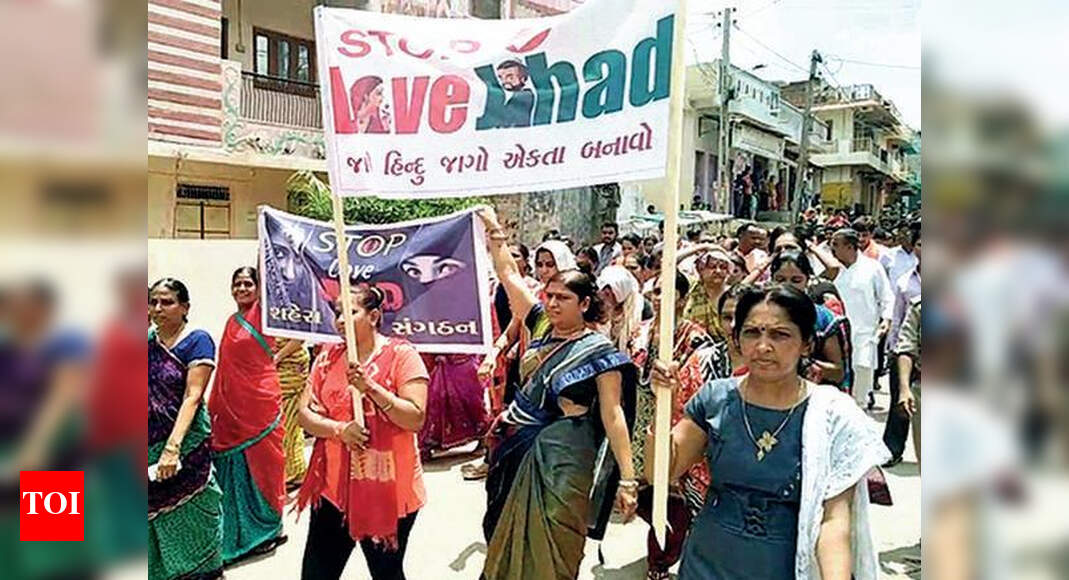 Bandh clamped on Shehra as woman goes missing | Vadodara News - Times ...