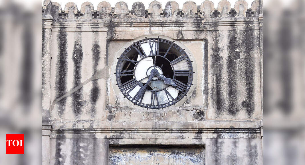 Time stands still for 170-year-old Bhadra clock | Ahmedabad News - The ...