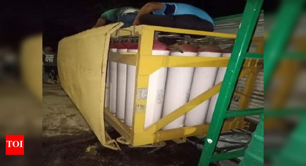 Truck carrying CNG tanks overturns in Vadodara | Vadodara News - Times ...
