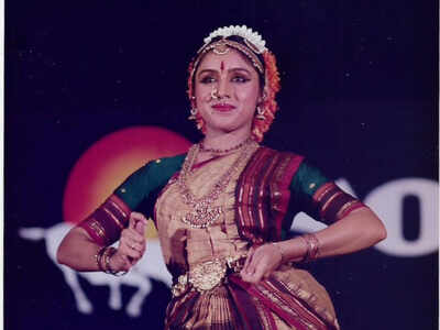 Revathy gets back to dance after 15 years, for her school | Tamil Movie ...