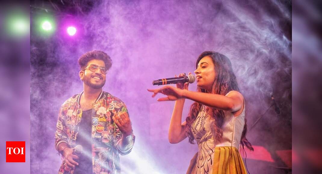 Gujarati singers pack their bags for pre Navratri gigs | Gujarati Movie ...