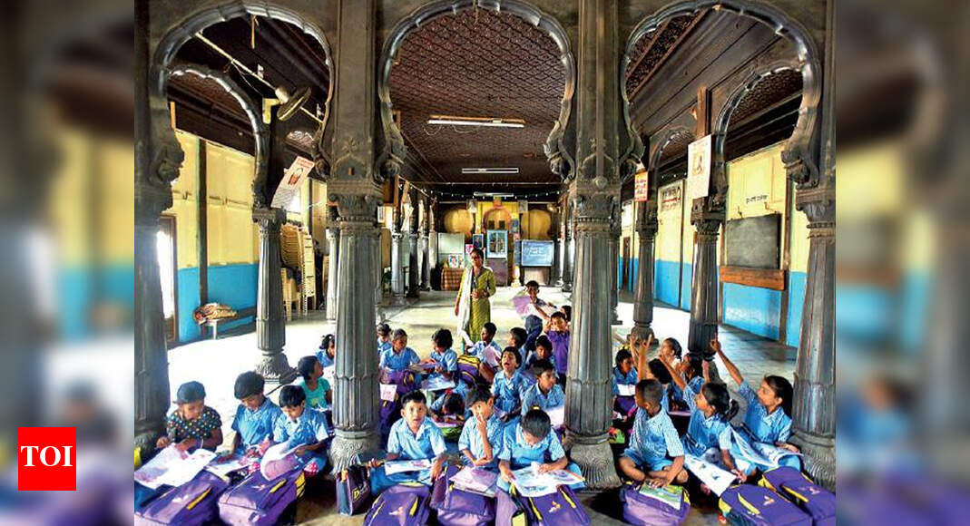 Out of the gatehouse, Raste Wada’s school soldiers on | Pune News ...