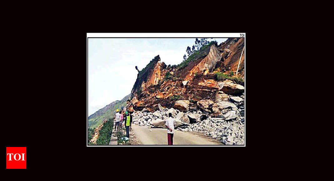 Traffic on Munnar's Ghat Road suspended after landslide | Kochi News ...
