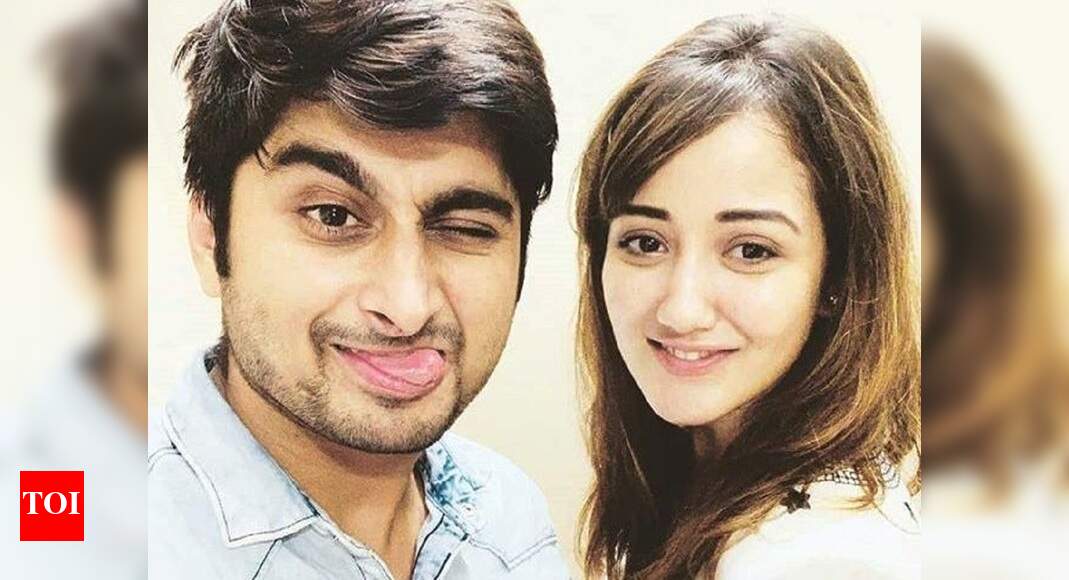 WATCH: Bigg Boss 12 contestant Deepak Thakur cooks for Roshmi Banik ...