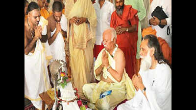 Mohan Bhagwat faces questions on Article 370 in Vrindavan | Agra News - Times of India