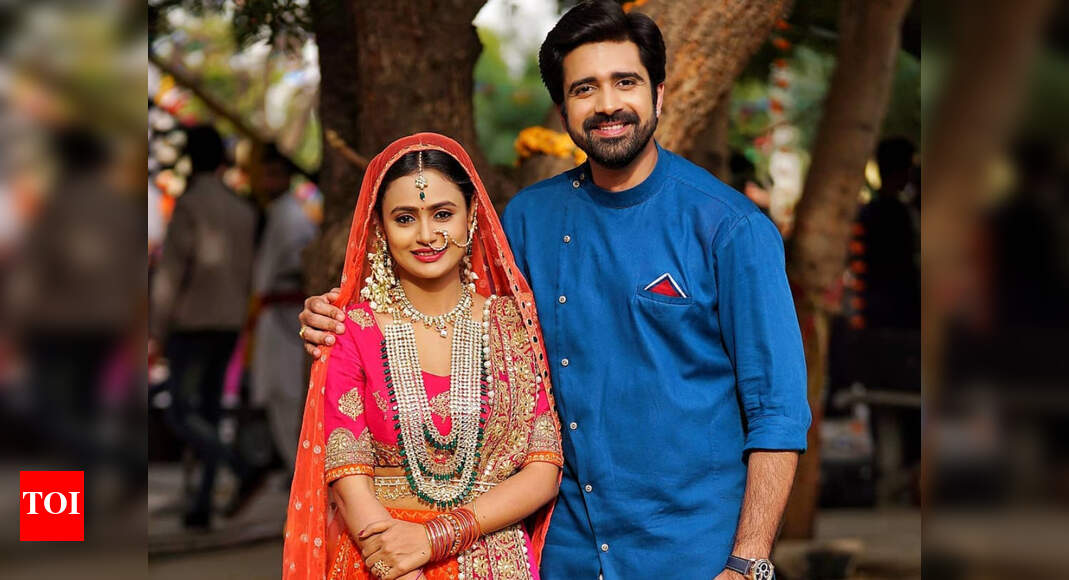Main Bhi Ardhangini actors Avinash Sachdev and Aditi Rawat bid goodbye ...