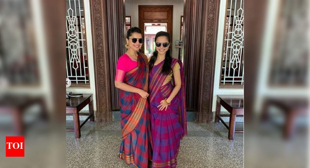 Hruta and Trushna soak into South Indian culture - Times of India