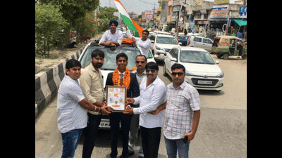 Golf champ Arjun Bhati gets a hero's welcome in Noida | Noida News ...