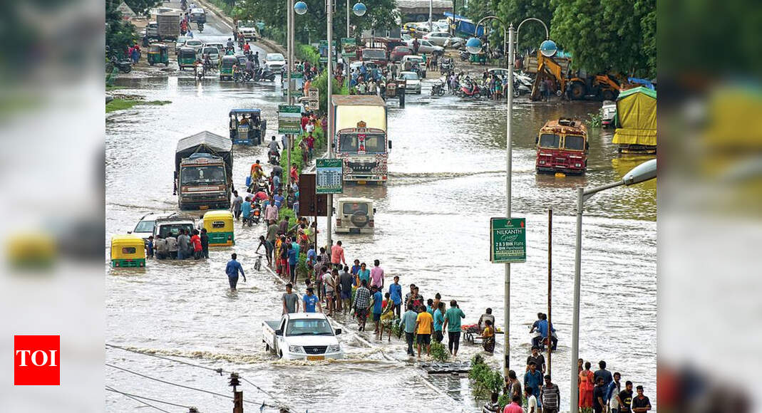 Flood waters recede, but rain fury threat still looms in Vadodara ...