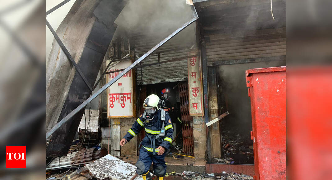 Fire breaks out in south Mumbai building, none injured | Mumbai News ...