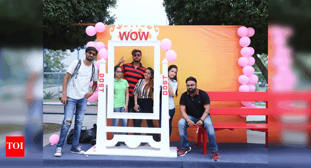 A special photo-booth at Noida mall for Friendship Day | Noida News ...