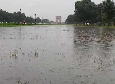 Waterlogging and traffic snarls in many parts as rain lashes Delhi | Delhi News - Times of India