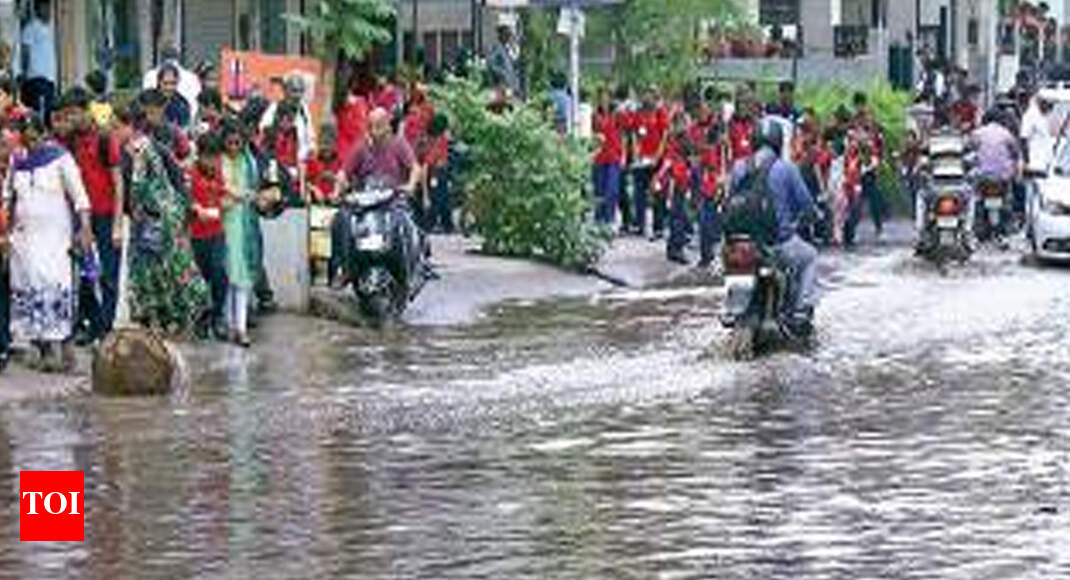 Ahmedabad's New Maninagar has turned into ‘Paani-nagar’ | Ahmedabad ...