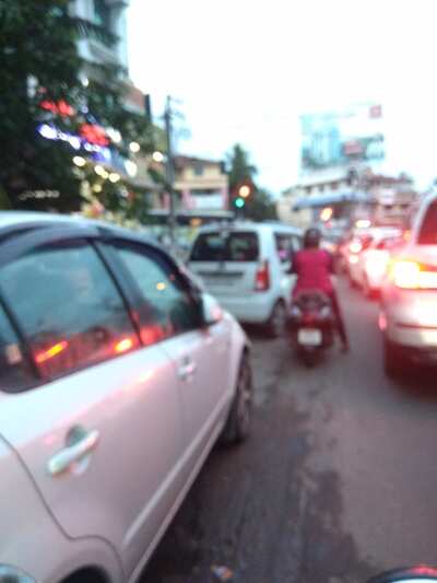 Zigzag and Unauthorised parking near Traffic Signa - Times of India