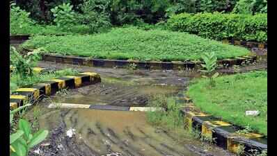 Potholes, unscientific speed breakers dot RTO test track | Nagpur News ...