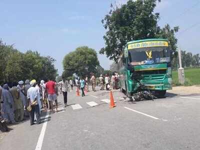 Four die in a road accident in Bathinda | Amritsar News - Times of India