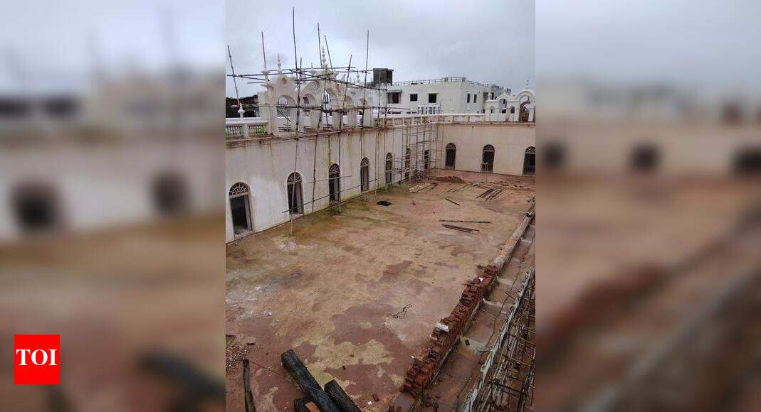 Sadar Manzil restoration: Rainwater seeping into Darbar Hall may damage ...
