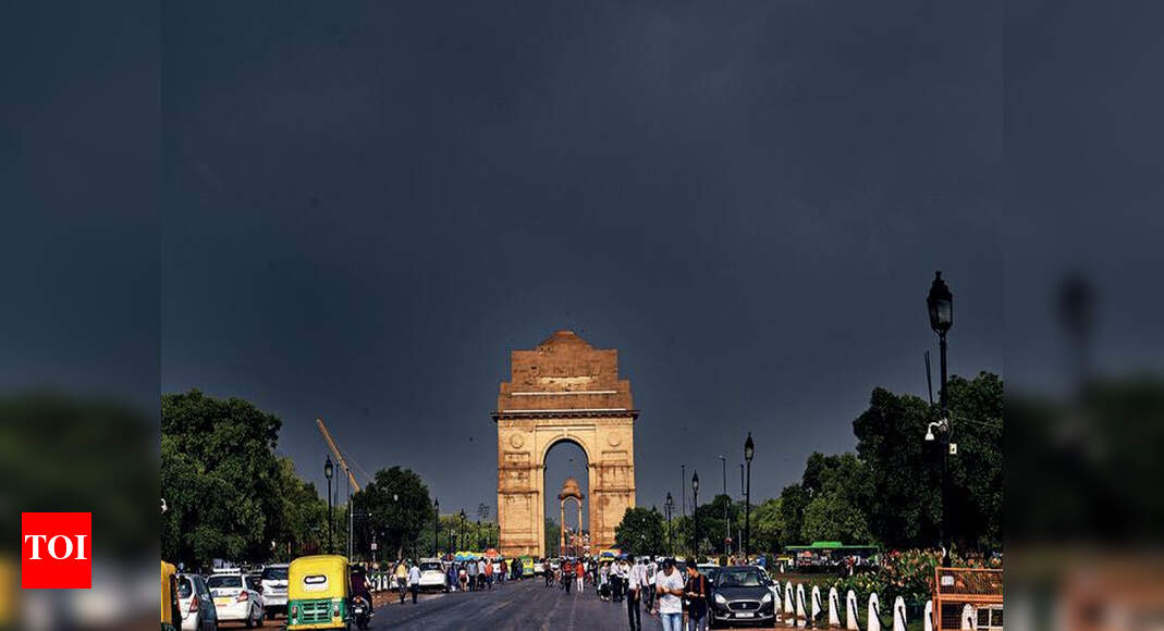 Rain skips on humid day, but cloudy skies likely today in Delhi | Delhi ...