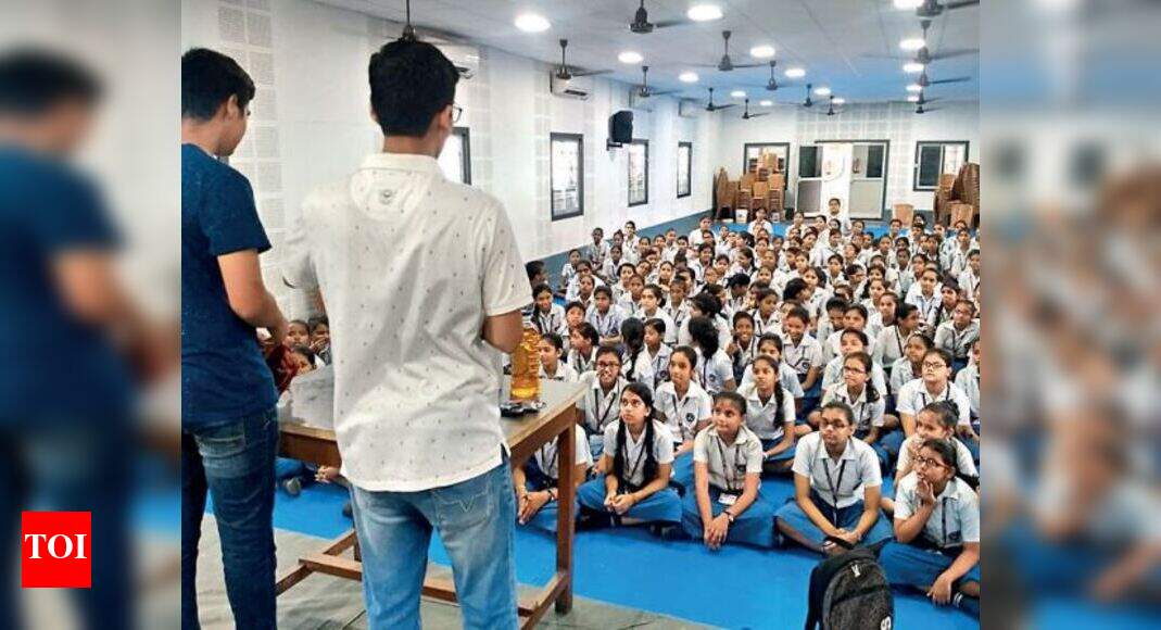 Kolkata: Class XII students hold easy-science sessions for those ...