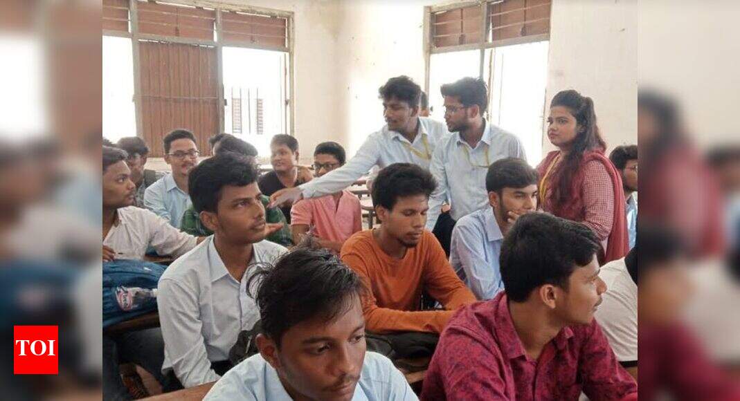 Classes of degree students begin in Odisha - Times of India