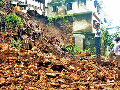 NMC warns owners to vacate old wadas or face action | Nashik News ...