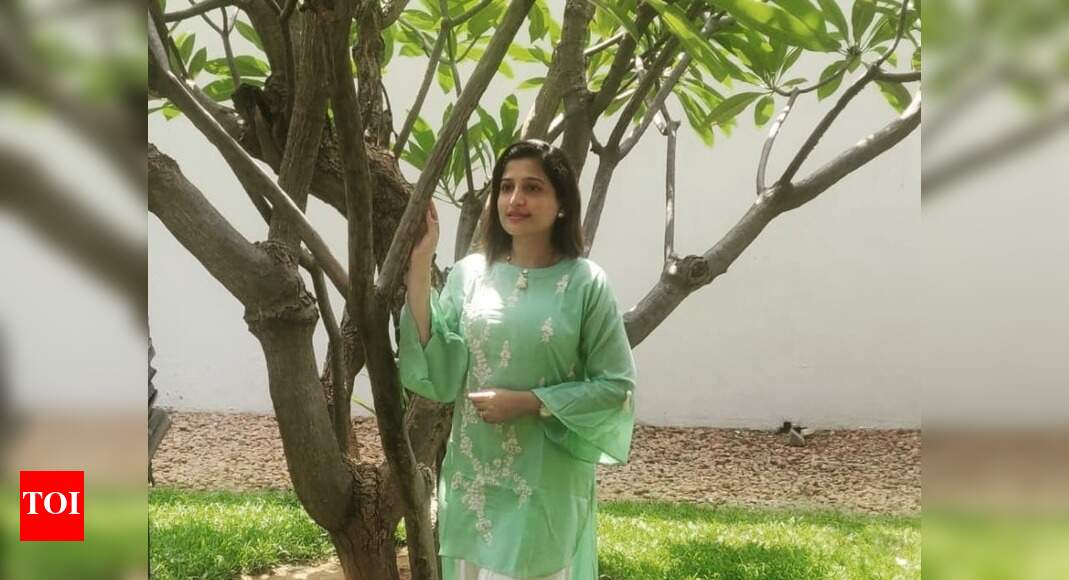 TV actress Santhoshi Shrikar blessed with twins - The Times of India