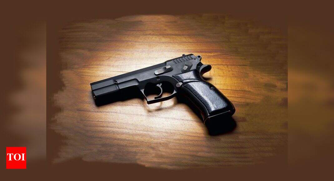 Criminals snatch Delhi policeman’s pistol, drag him with car | Delhi ...