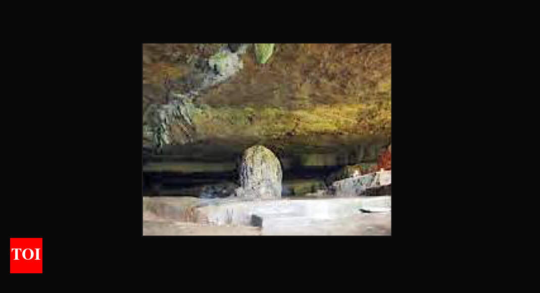 Pilgrims throng Mawjymbuin Cave in Meghalaya | Shillong News - Times of India