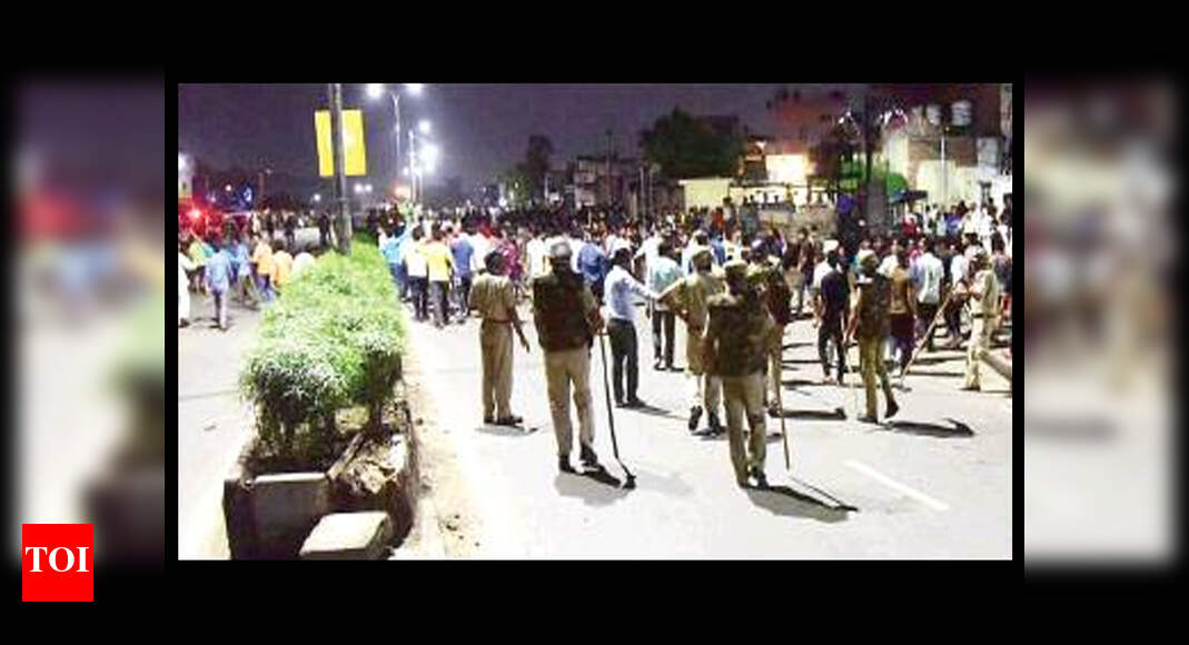 15 hurt in Jaipur clashes, Net suspended | Jaipur News - Times of India