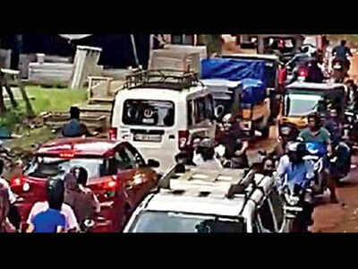 Onlookers flood Kerala's Kavalappara, turn it into disaster tourism ...