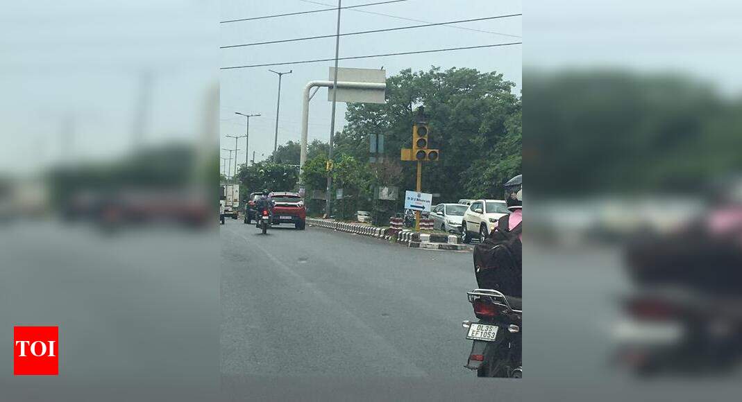 Non-functional traffic lights - Times of India