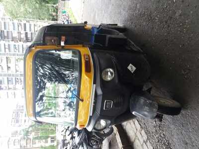 Auto rickshaw plying without number plate - Times of India