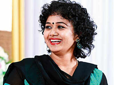 Actress Saranya contributes a share of her treatment money for flood ...