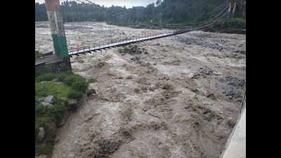 Heavy rains trigger flash floods, block roads in parts of Himachal Pradesh | Shimla News - Times ...