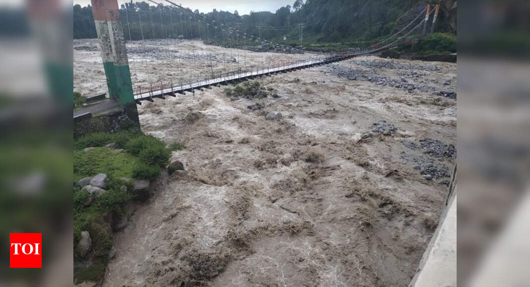 Heavy rains trigger flash floods, block roads in parts of Himachal Pradesh | Shimla News - Times ...