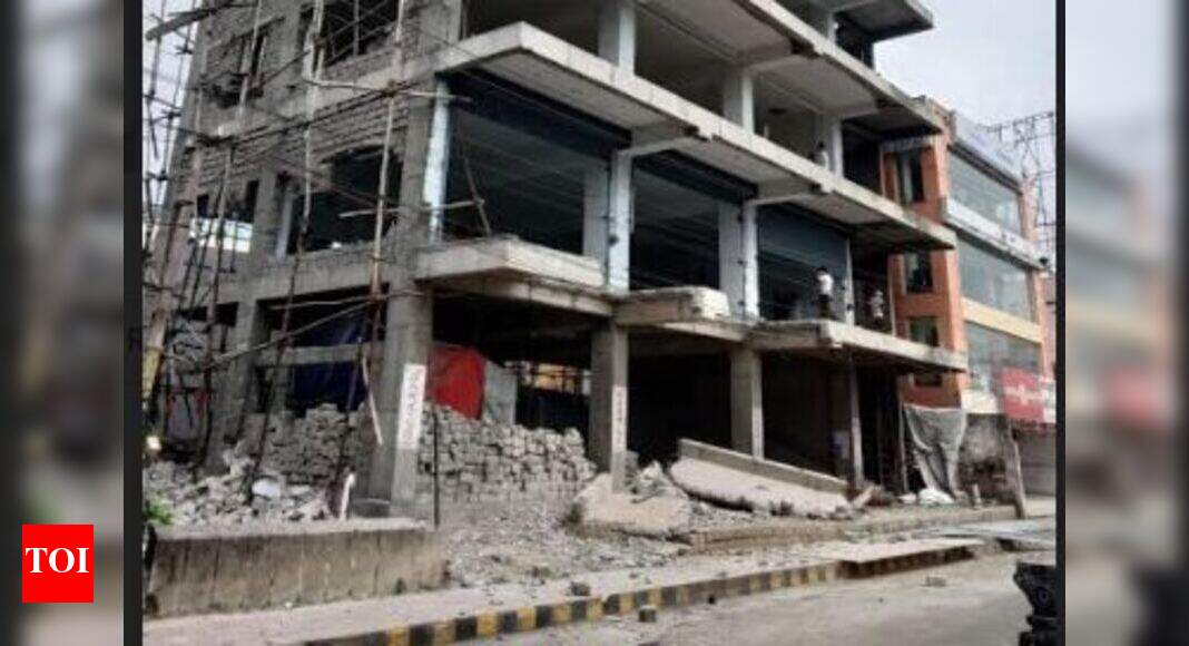 Visakhapatnam: GVMC brings down unauthorised building of former TDP MLA ...