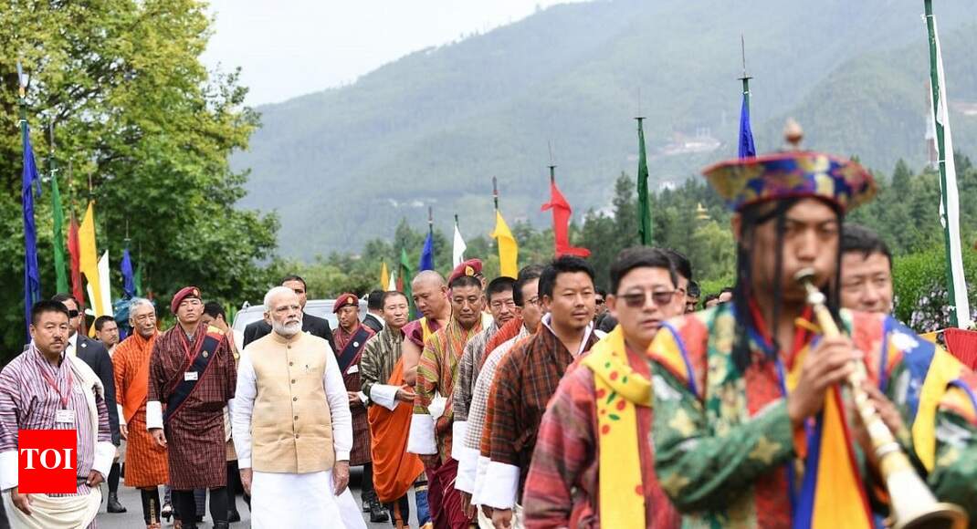 PM Modi reaches Bhutan, receives guard of honour | India News - Times of India