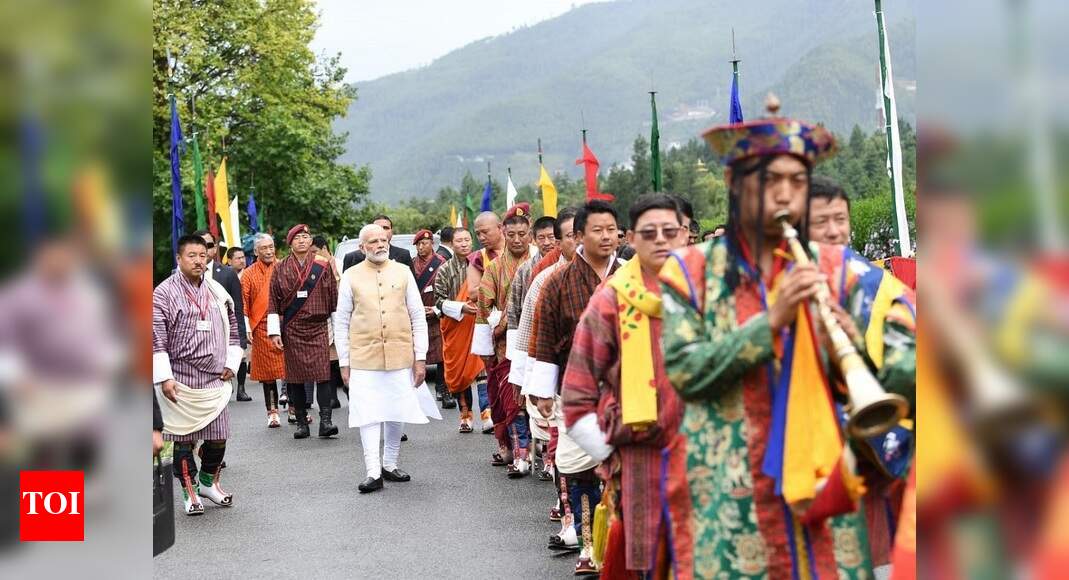 PM Modi reaches Bhutan, receives guard of honour | India News - Times of India