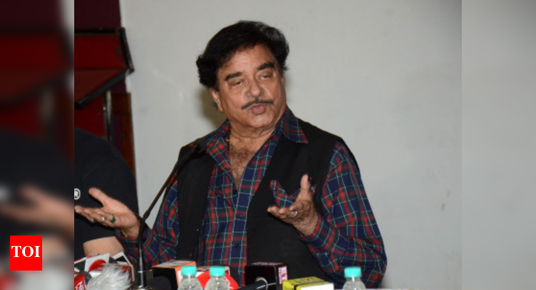 'Extremely courageous, thought-provoking': Shatrughan heaps praises on ... 'Extremely courageous, thought-provoking': Shatrughan heaps praises on ...