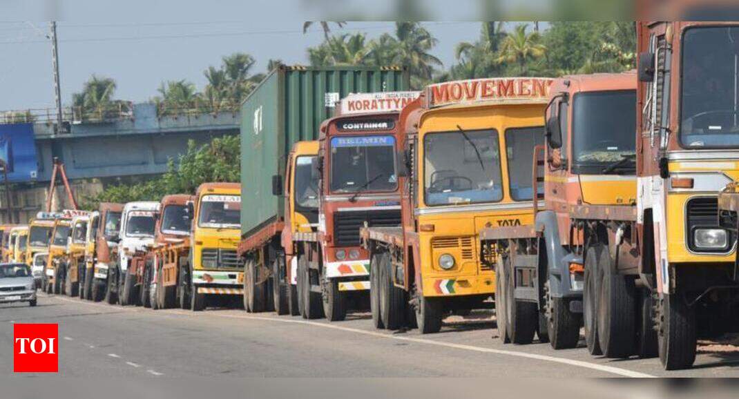 Kochi: No end to parking woes on Container road | Kochi News - Times of ...