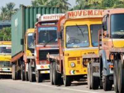 Kochi: No end to parking woes on Container road | Kochi News - Times of ...